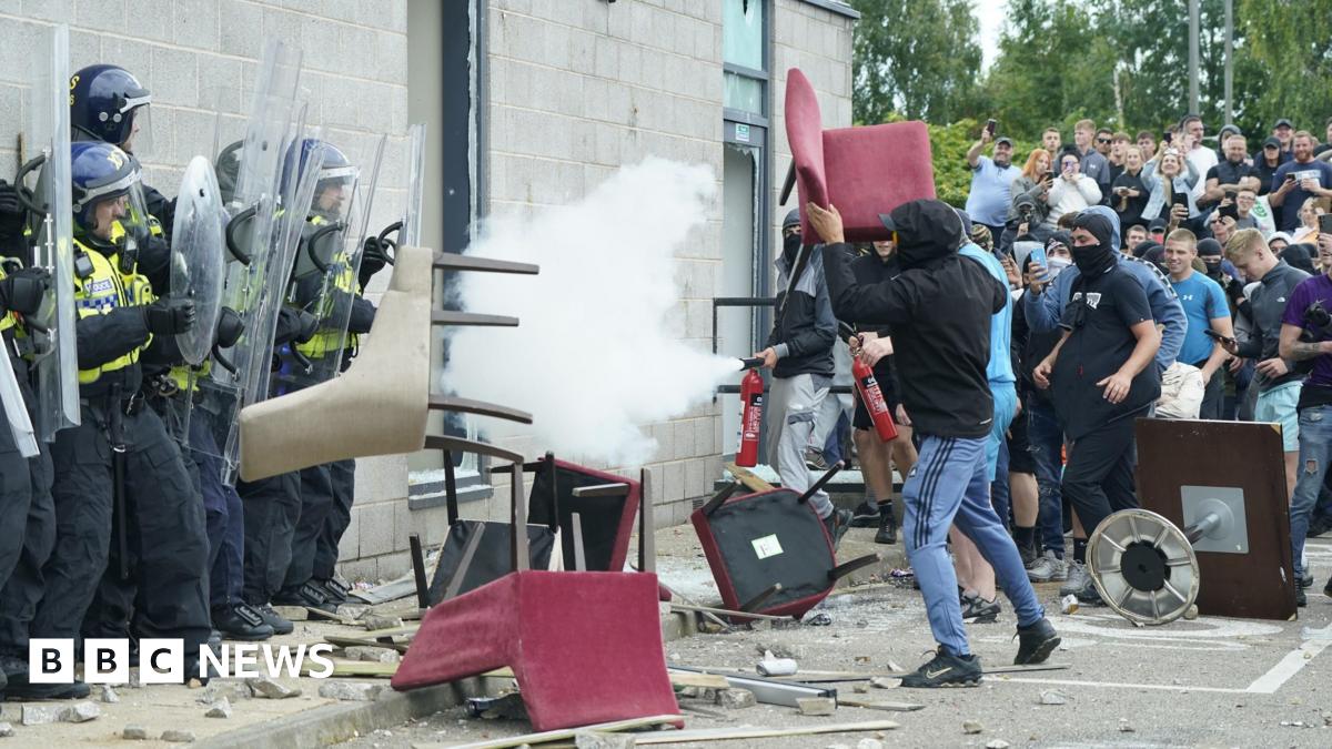 Rotherham hotel worker's 'terror' at riot violence - BBC News