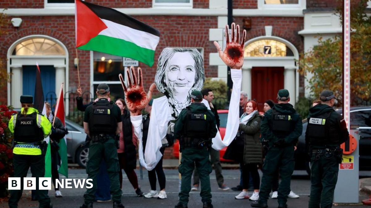 QUB: Staff member receives 'viable threat' on their life - BBC News