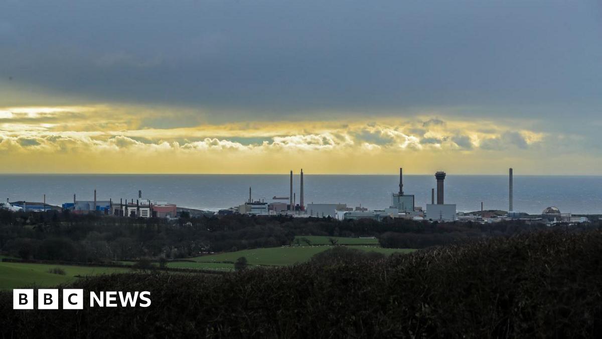 Striking Sellafield nuclear workers hit by vehicle - BBC News