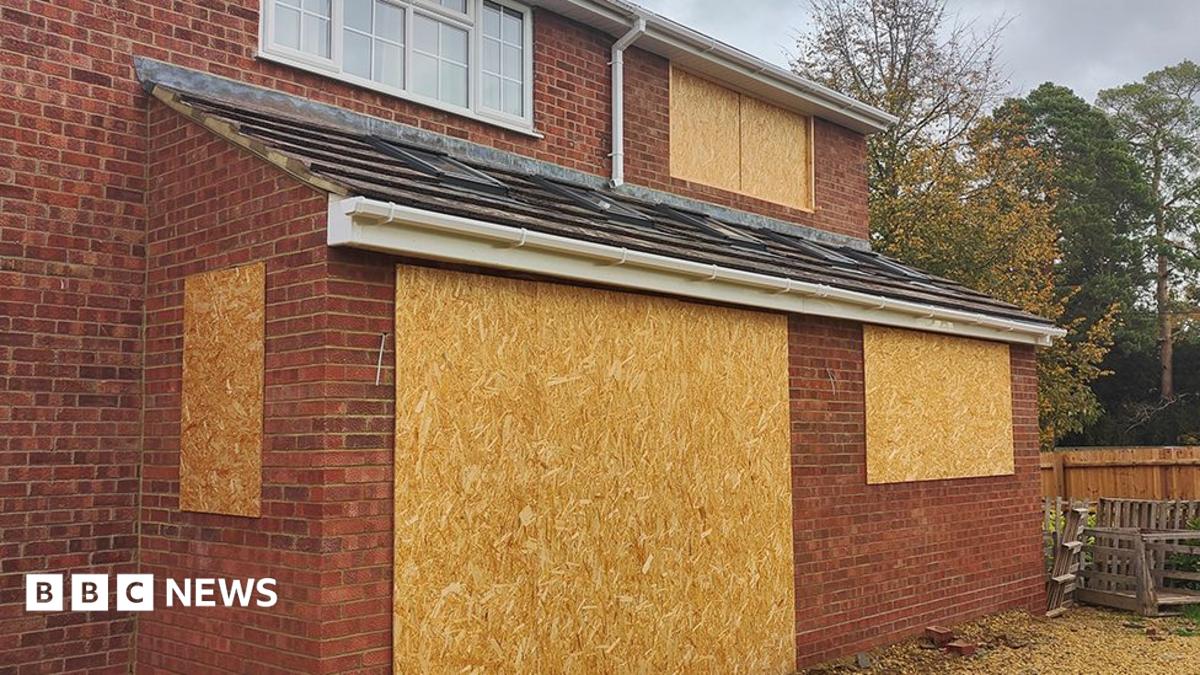 Rogue builder from Stamford left victim with boarded-up windows - BBC News