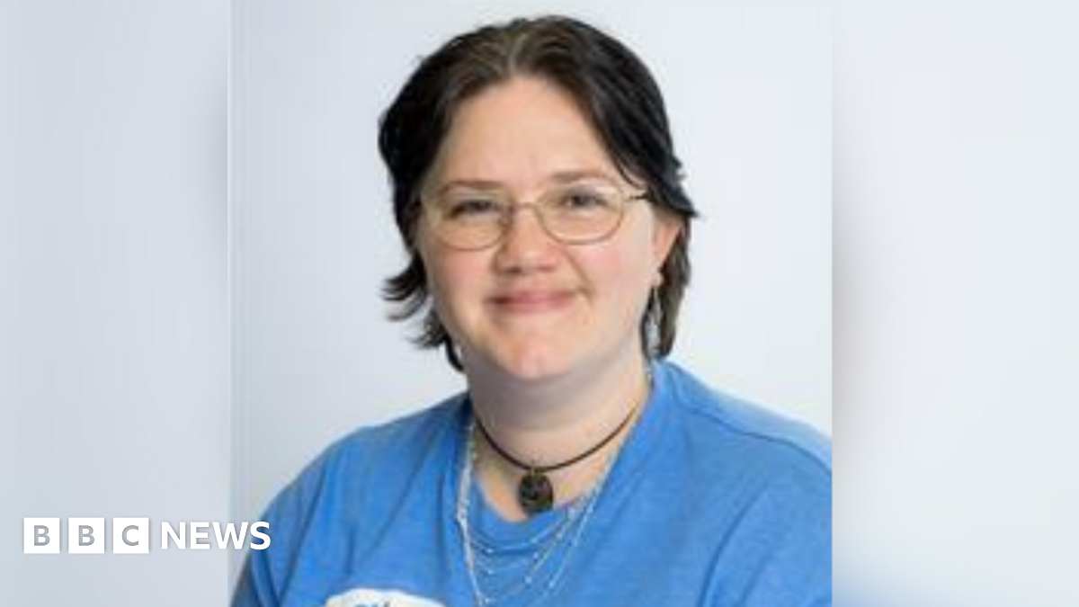 Councillor censured for Bracknell Forest code of conduct breach - BBC News