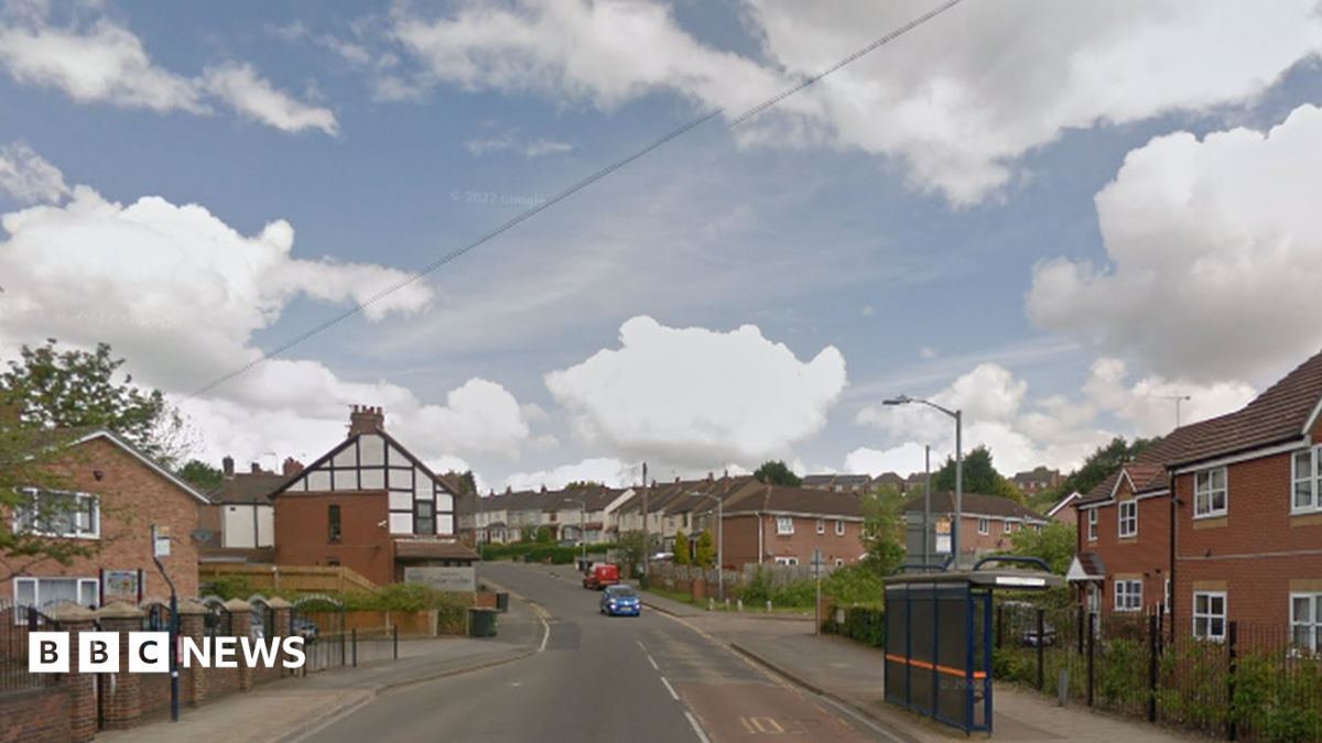 Five murder arrests over woman's death in Nuneaton - BBC News