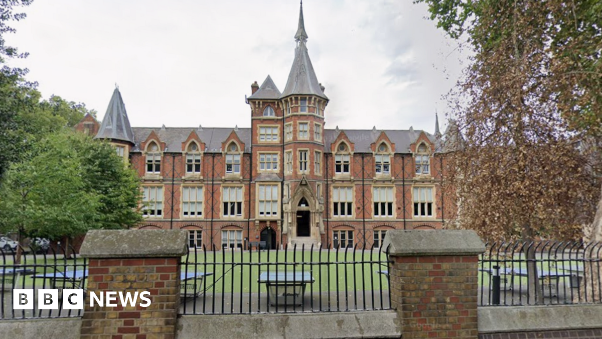 Mossbourne's Hackney school 'harmful' to some pupils, review finds ...