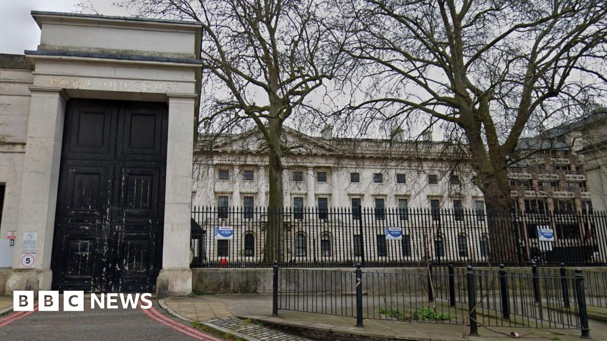 Tower Hamlets council rejects Chinese embassy by Tower of London - BBC News