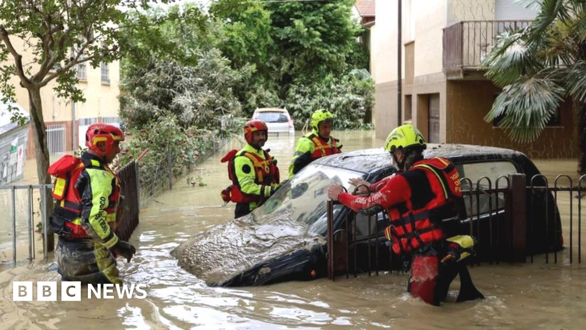 Italy floods leave 13 dead and force 13,000 from their homes - BBC News