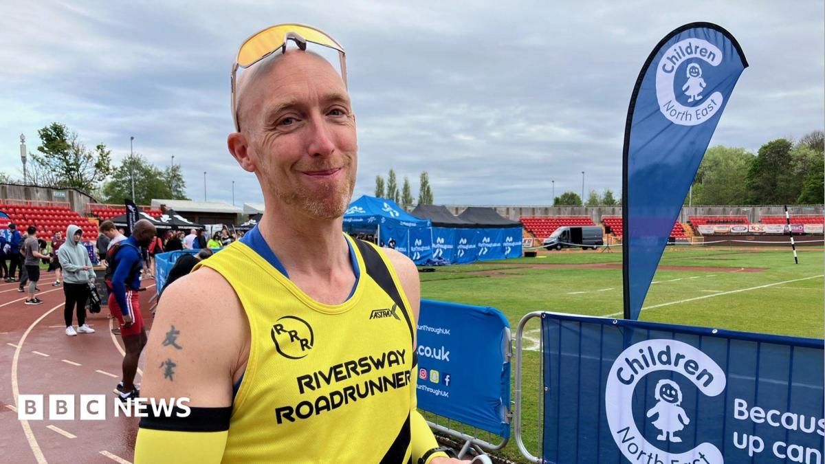 Hundreds of runners join first Gateshead-Newcastle marathon - BBC News