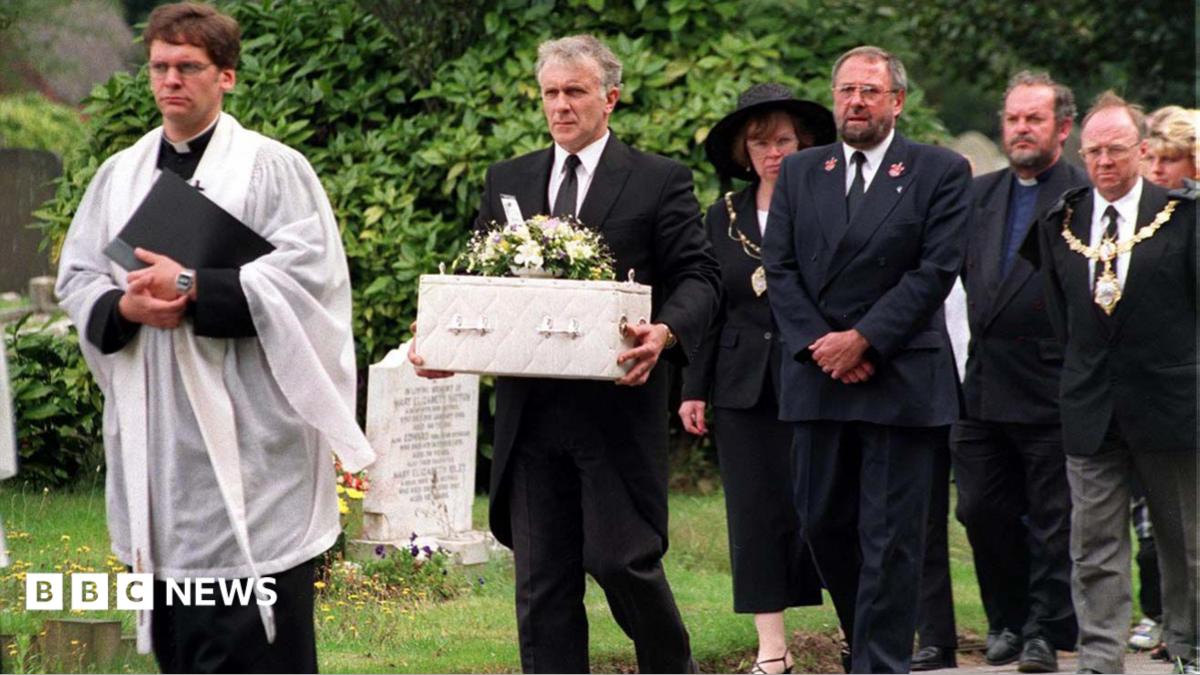 Woman accused of 1998 Baby Callum murder granted bail - BBC News