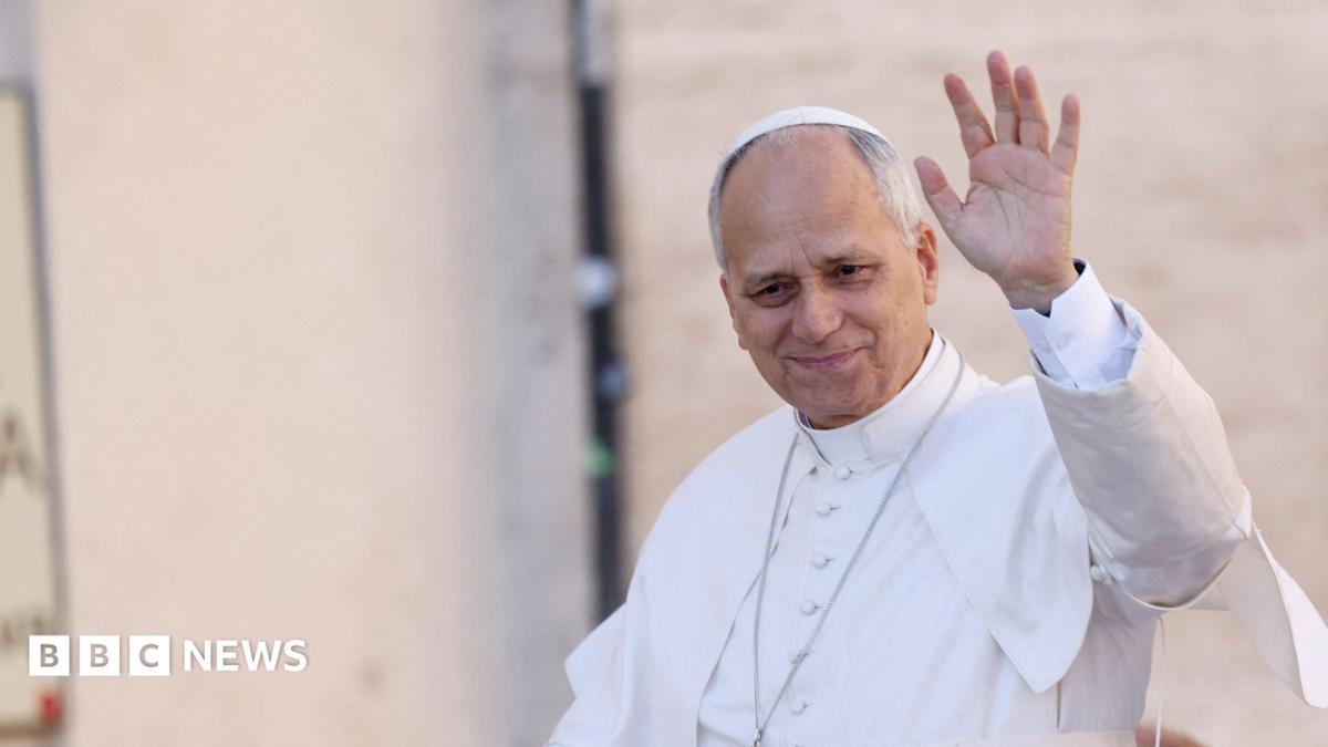 Pope Leo XIV catches Tyrone GAA jersey at Vatican parade - BBC News