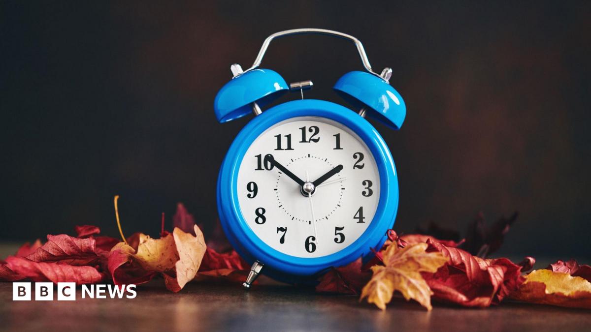 Clocks to go back as autumn weather takes hold - BBC News