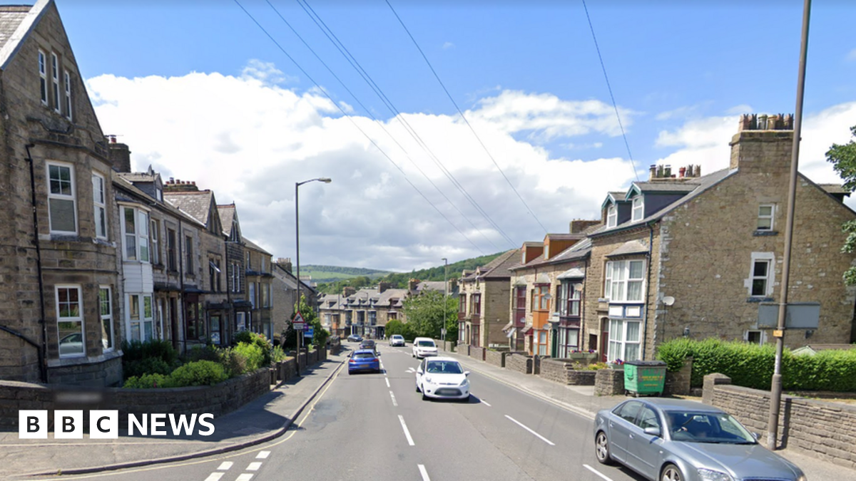 Attempted murder arrest after Buxton fight stabbing - BBC News