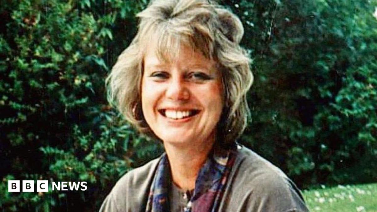 Teacher killed in Dunblane shootings to receive Elizabeth Emblem - BBC News
