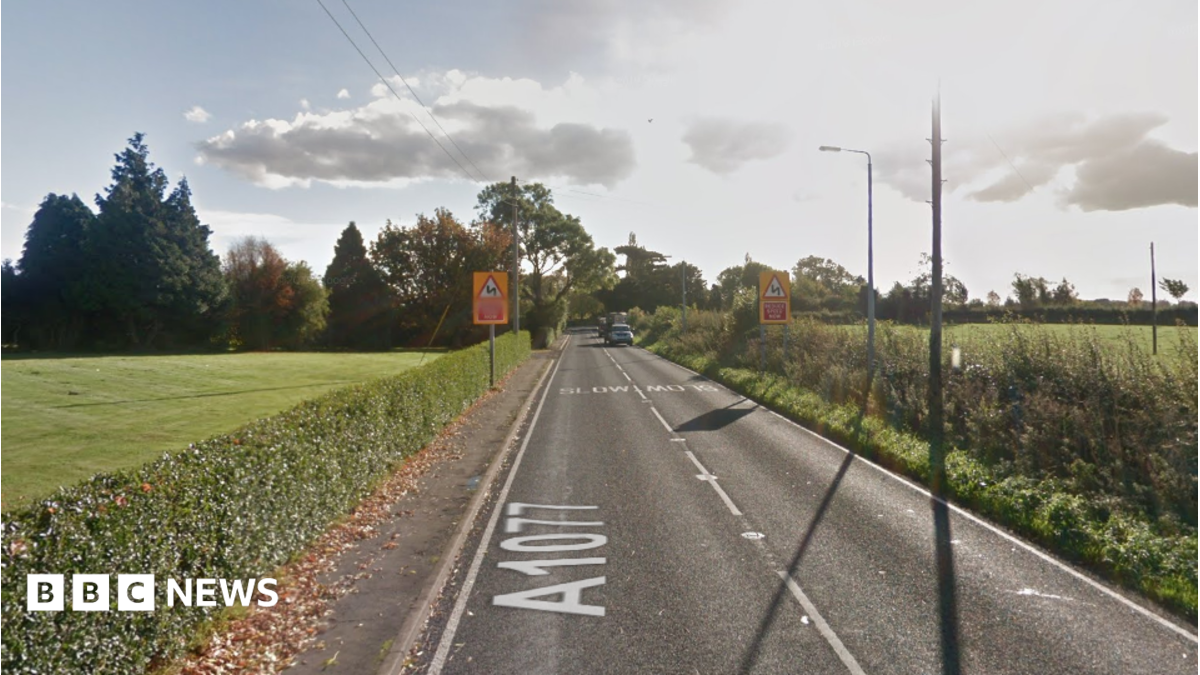 Man dies after car crashes into tree on A1077 - witnesses sought - BBC News