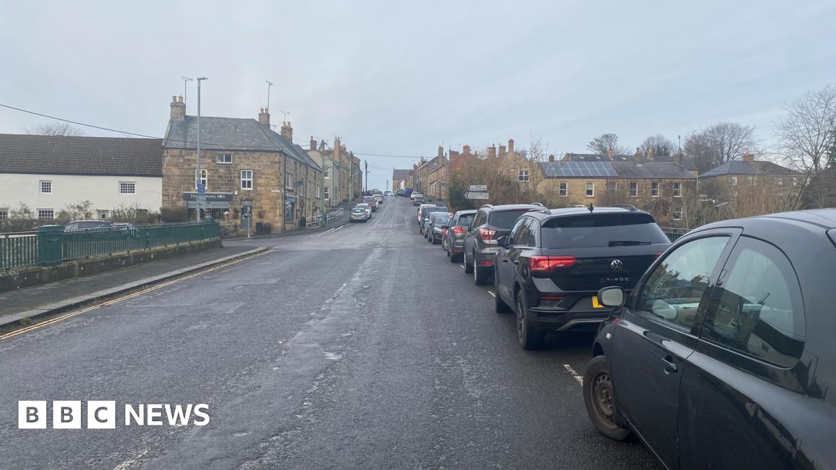 Thousands of vehicles using Felton as A1 rat-run - BBC News