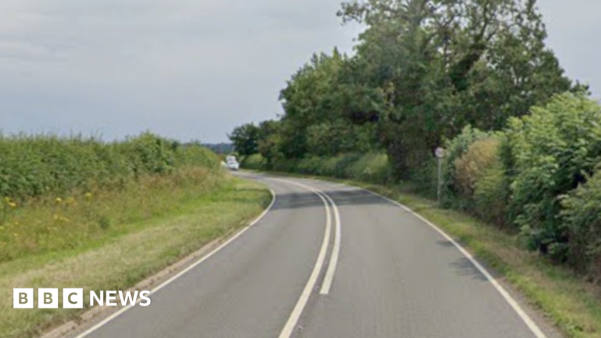 Arrest after man dies in two-vehicle crash on the A447 at Cadeby - BBC News