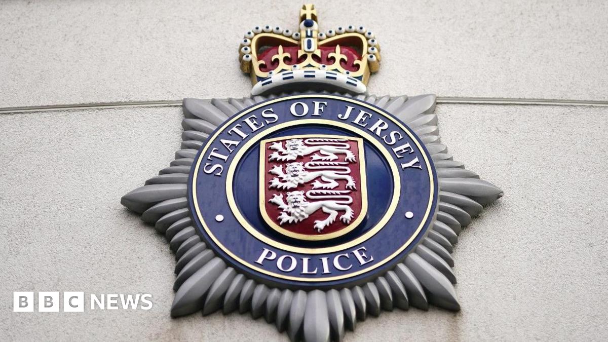 Jersey police reminder on black registration plates - BBC News