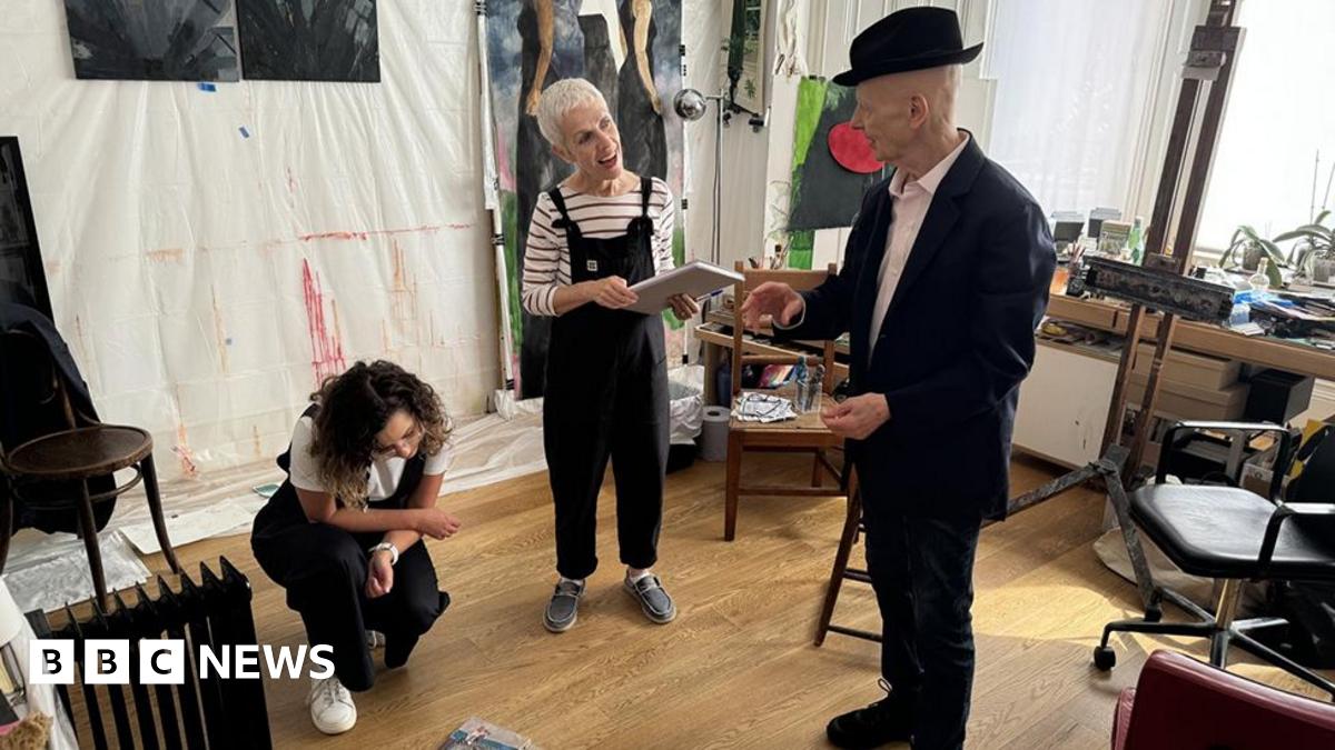 Beverley Art Gallery to host exhibition by artist David Remfry - BBC News