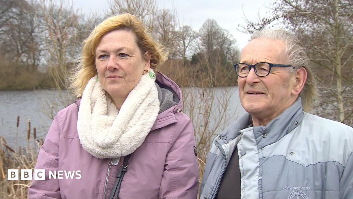 Poynton: Tree removal plan would devastate area, locals say - BBC News