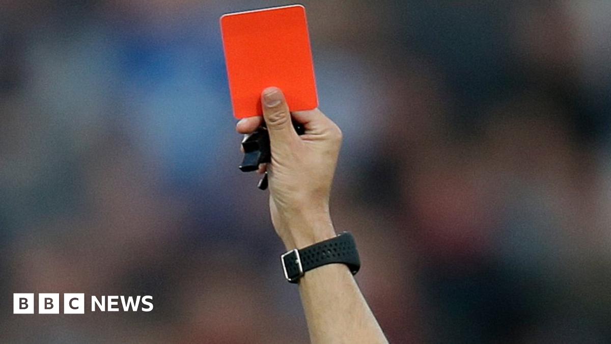 Oxfordshire referee develops app to tackle touchline abuse - BBC News