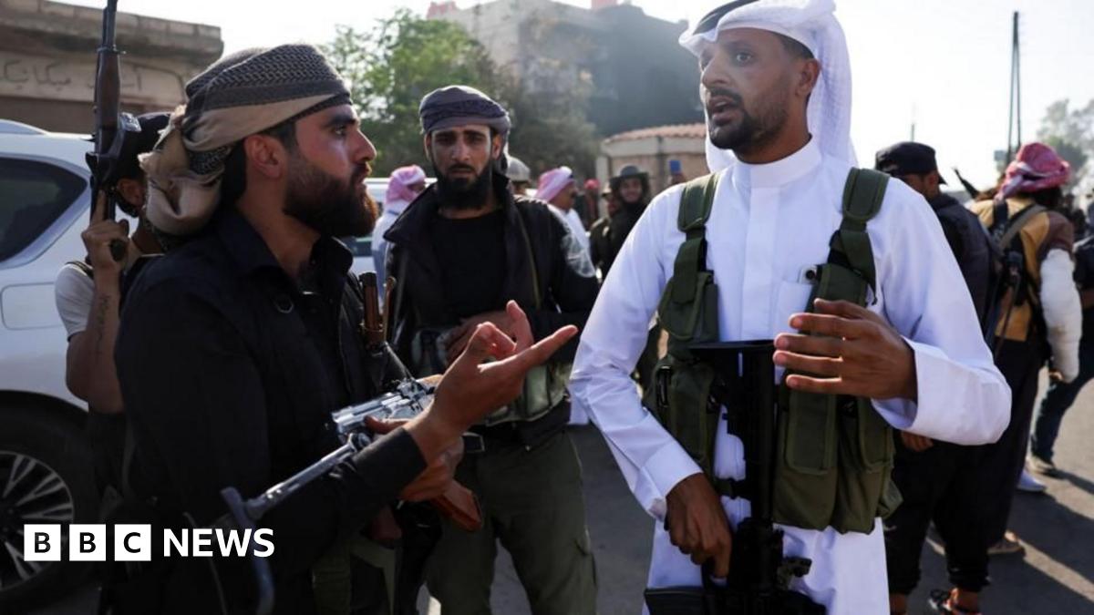 Syria struggles to quell deadly Bedouin-Druze clashes in south - BBC News