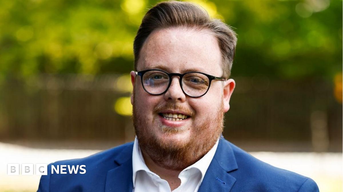 Scottish Conservative councillor Thomas Kerr defects to Reform - BBC News