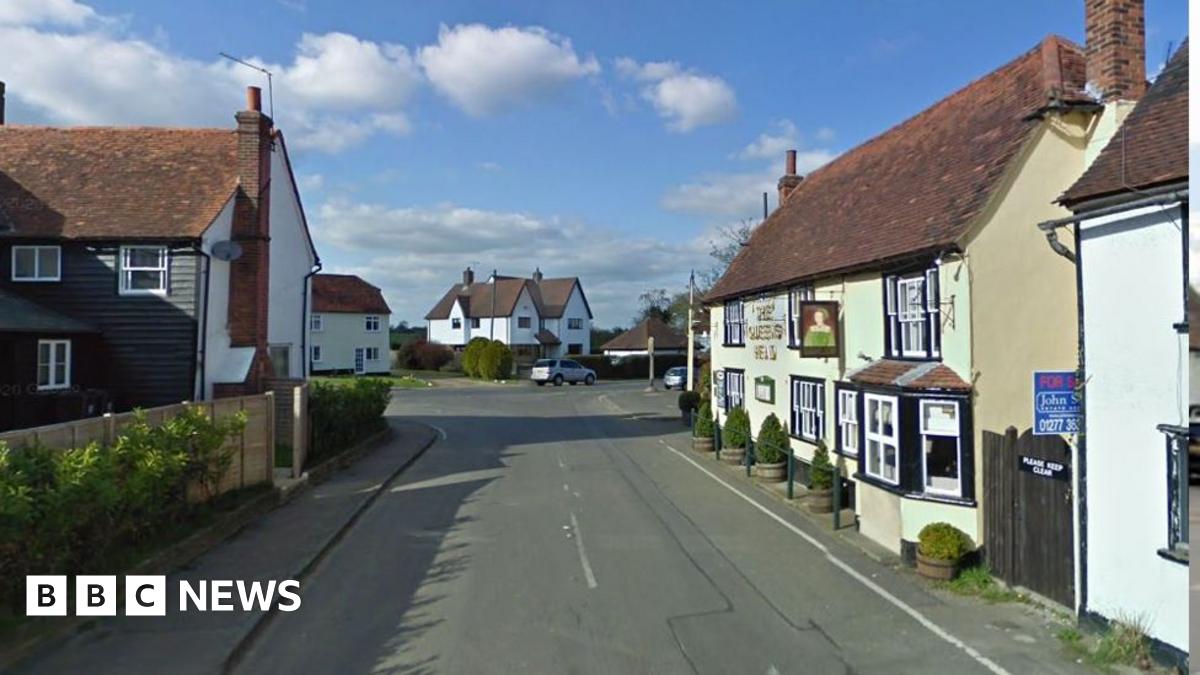 Three arrested after stolen car crashes into Fyfield pub - BBC News