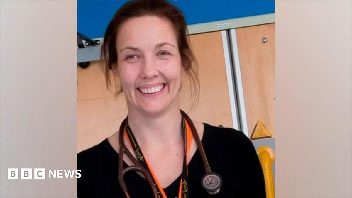 NHS issues tips to stay well and out of hospital this winter - BBC News