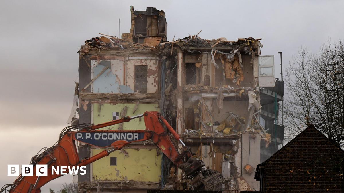 Dagenham: Spectrum House flats demolished after fire - BBC News