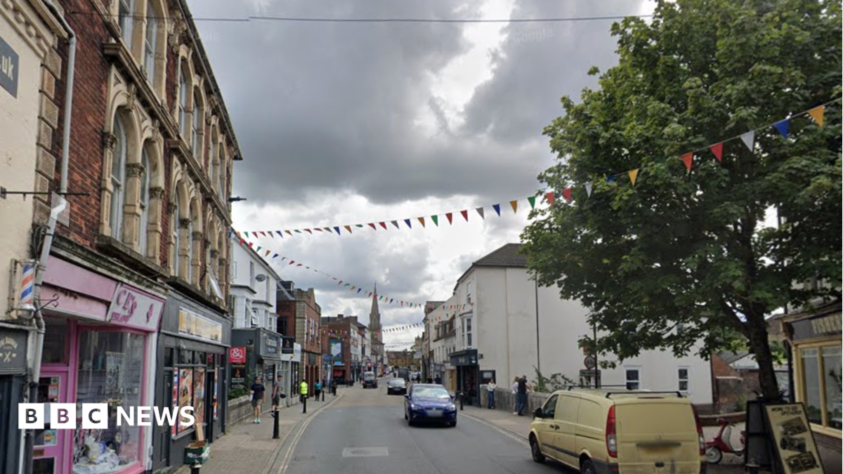 Salisbury road closures: 'Works will reinvigorate city' - BBC News