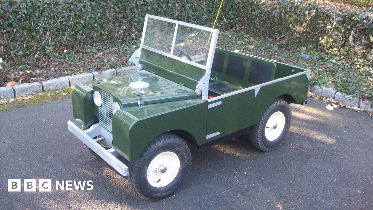 Family pleads for return of stolen Milton Keynes mini-Land Rover - BBC News