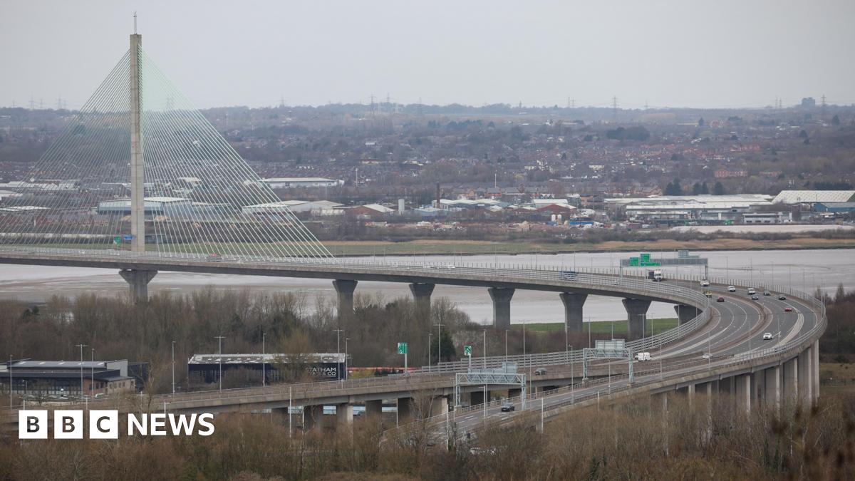 Runcorn and Helsby: Deadline for by-election nominations - BBC News