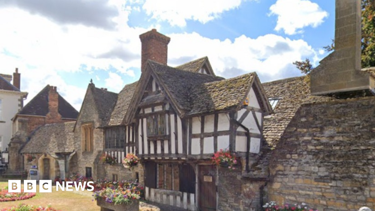 Proposals to repair Grade 1 listed building in Evesham revealed - BBC News
