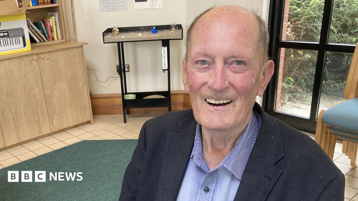 Breathing benefits hailed from Nuneaton singing lessons - BBC News