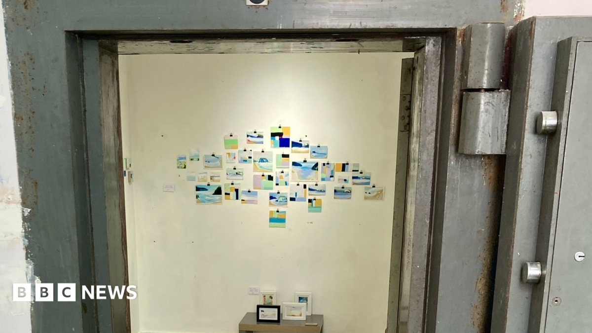 Old bank vault in Fowey transformed into art exhibition - BBC News