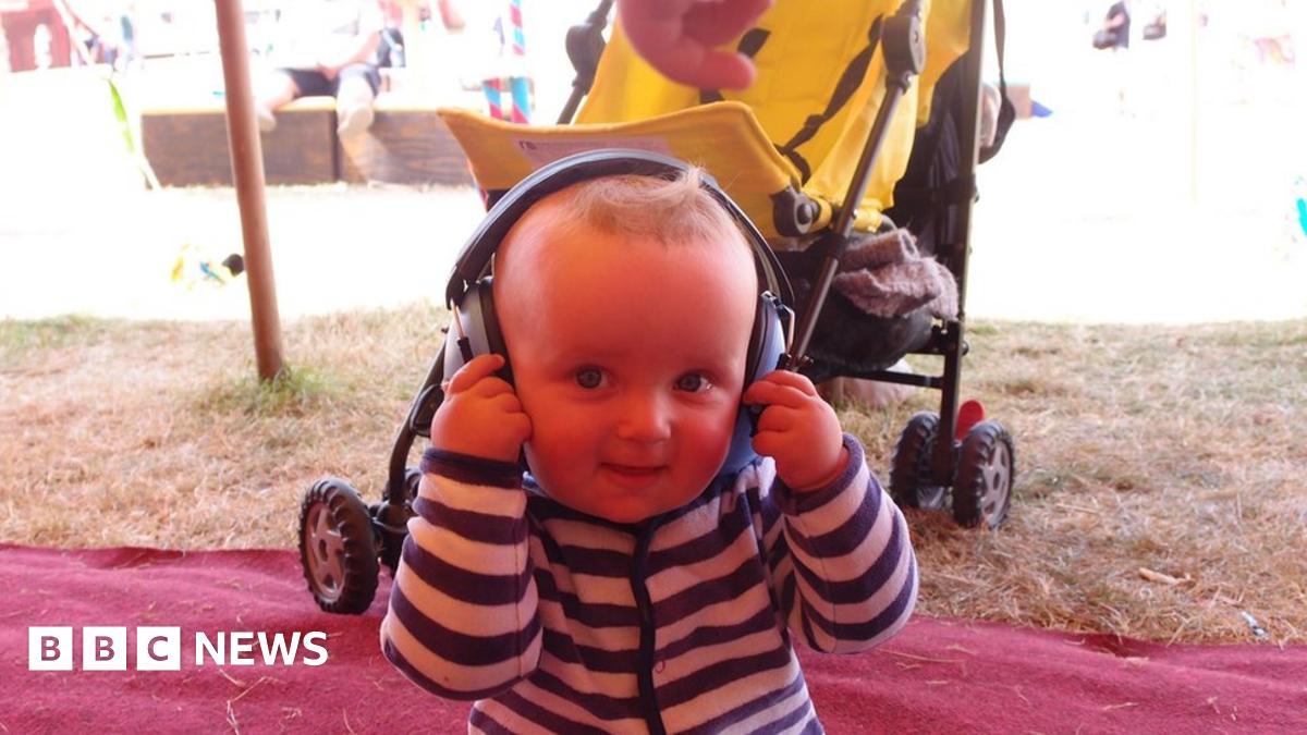 Leo Stacey inquest: Hospital criticised over baby death - BBC News