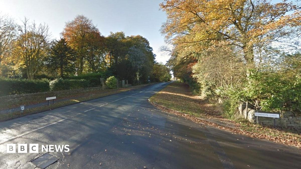 Sheffield: Cyclist dies after Ringinglow Road crash - BBC News