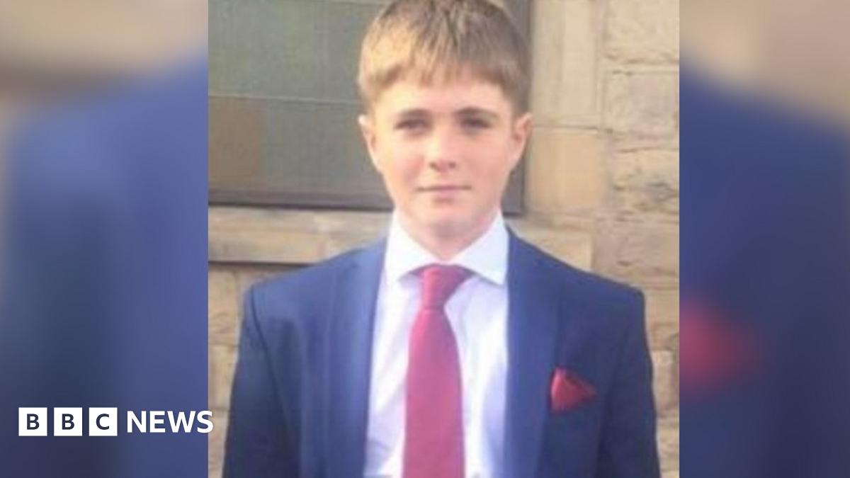 Joe Whitchurch murder: Man jailed for teen's Boxing Day stabbing - BBC News