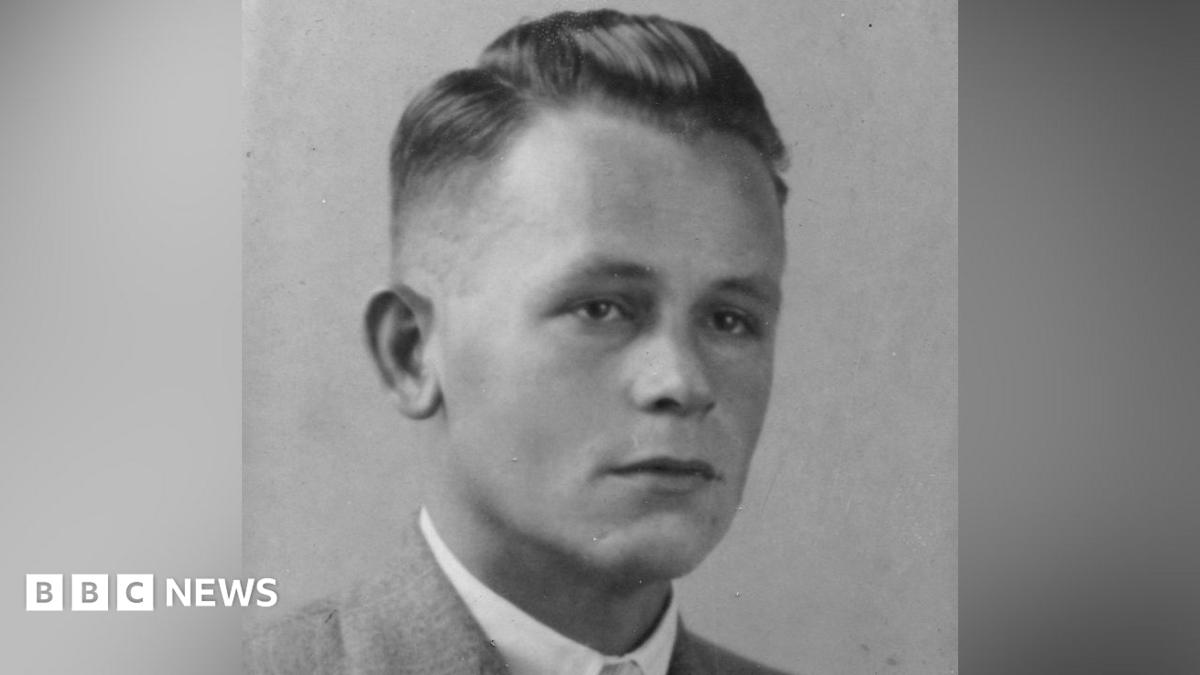 Forgotten story of Dunstable soldier's escape from Nazis found - BBC News