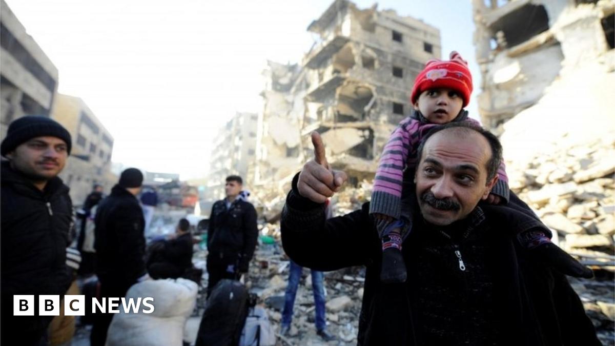 Syria war: East Aleppo evacuees and devastation - in pictures - BBC News