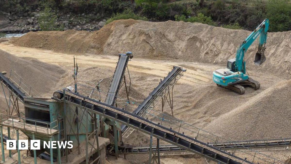 Plans announced to create new quarry near Leicestershire village - BBC News