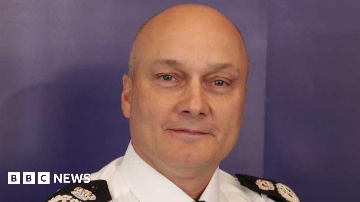 Cambridgeshire chief constable abandons retirement plans - BBC News