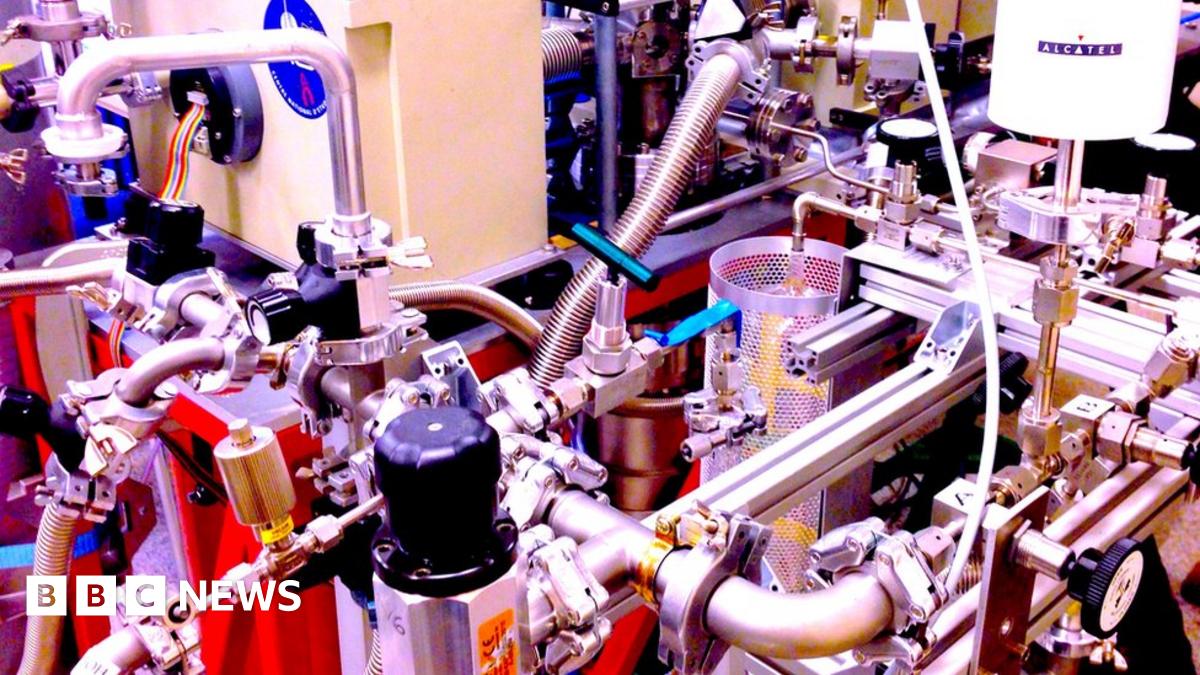Complex sugars cooked up from 'comet ice' - BBC News