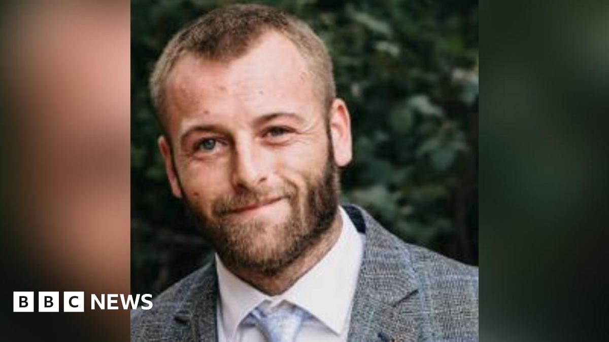 Harlow murder accused tells court he tried to flee country - BBC News