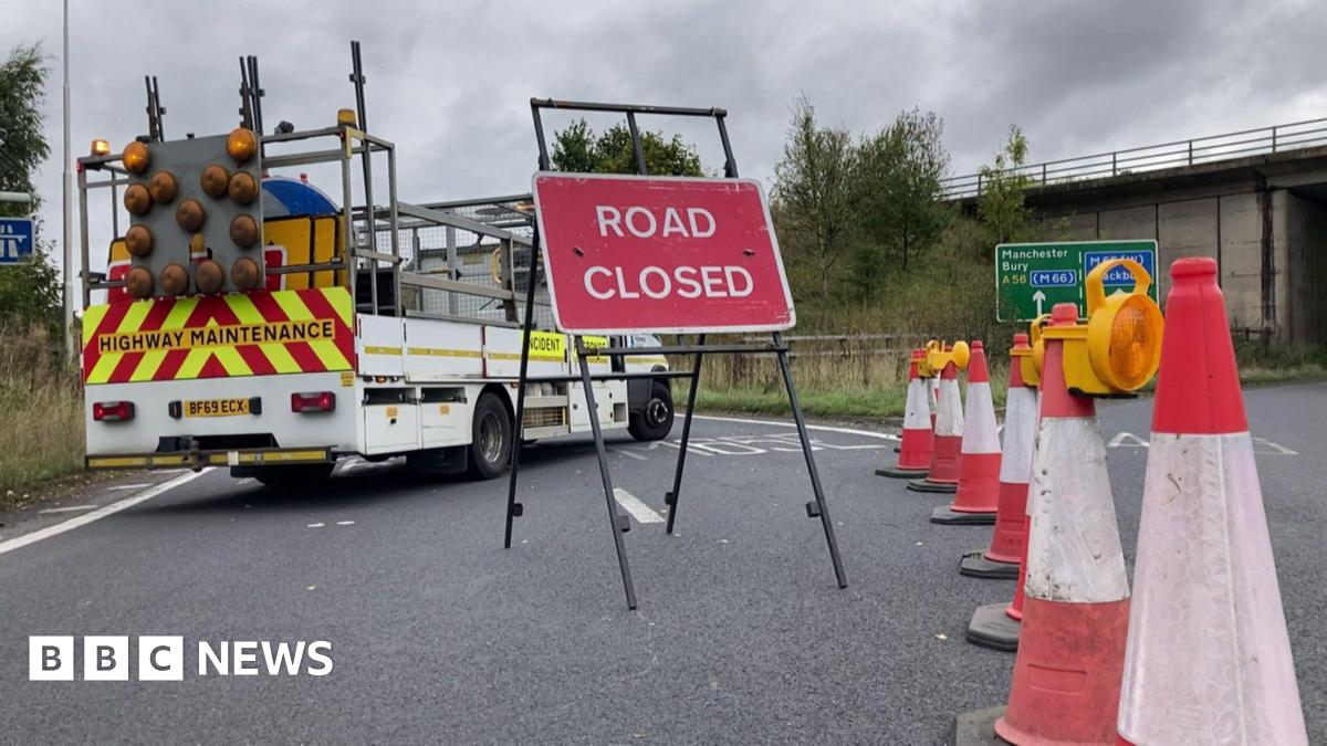 M65 crash: Girl, 17, killed and three teenagers hurt - BBC News
