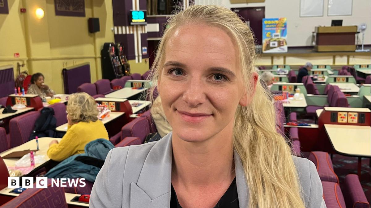 Wisbech bingo reopens hoping to attract a new generation - BBC News