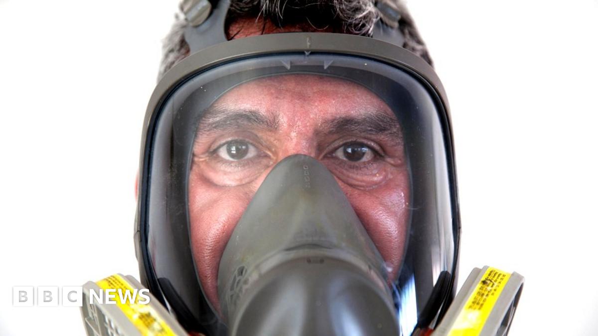 The man who cleans up blood after murders - BBC News