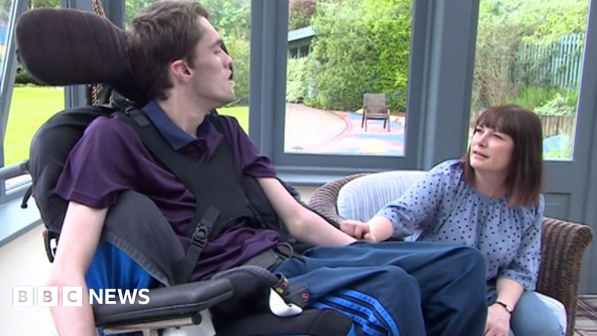 Charlton Farm: Parents determined to 'give back' to hospice - BBC News