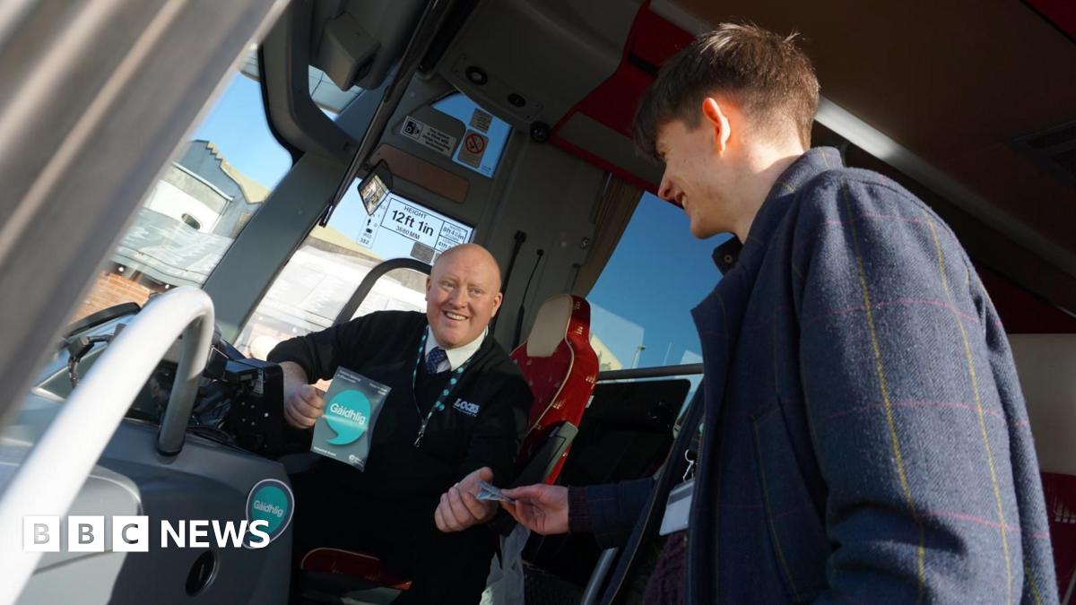 Bus drivers to help promote Gaelic on Western Isles routes - BBC News