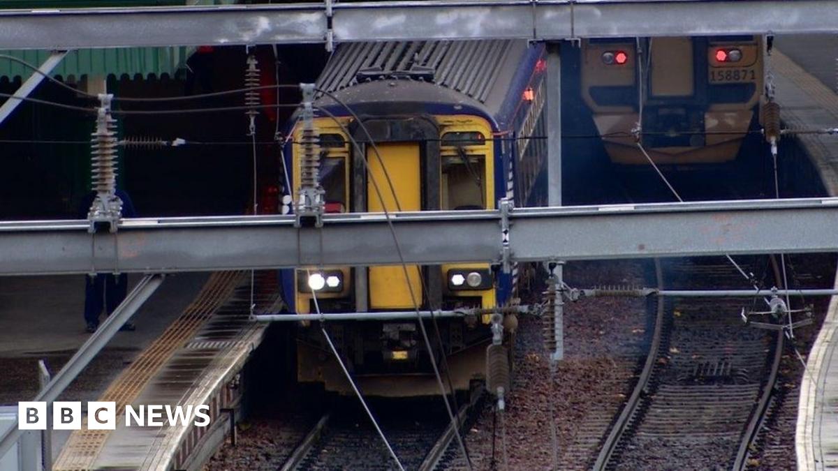 Sturgeon 'sorry' for rail disruption after Edinburgh train breakdown ...