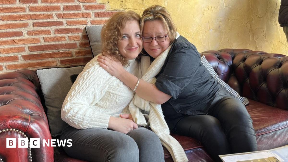 Ukrainians in Jersey 'dreaming' of end to war - BBC News