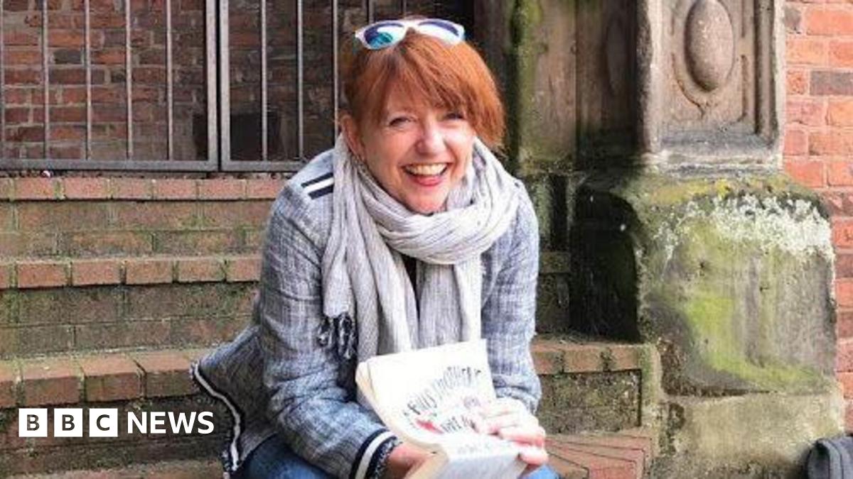 Hunt to find 100 stories for Stoke-on-Trent's centenary - BBC News